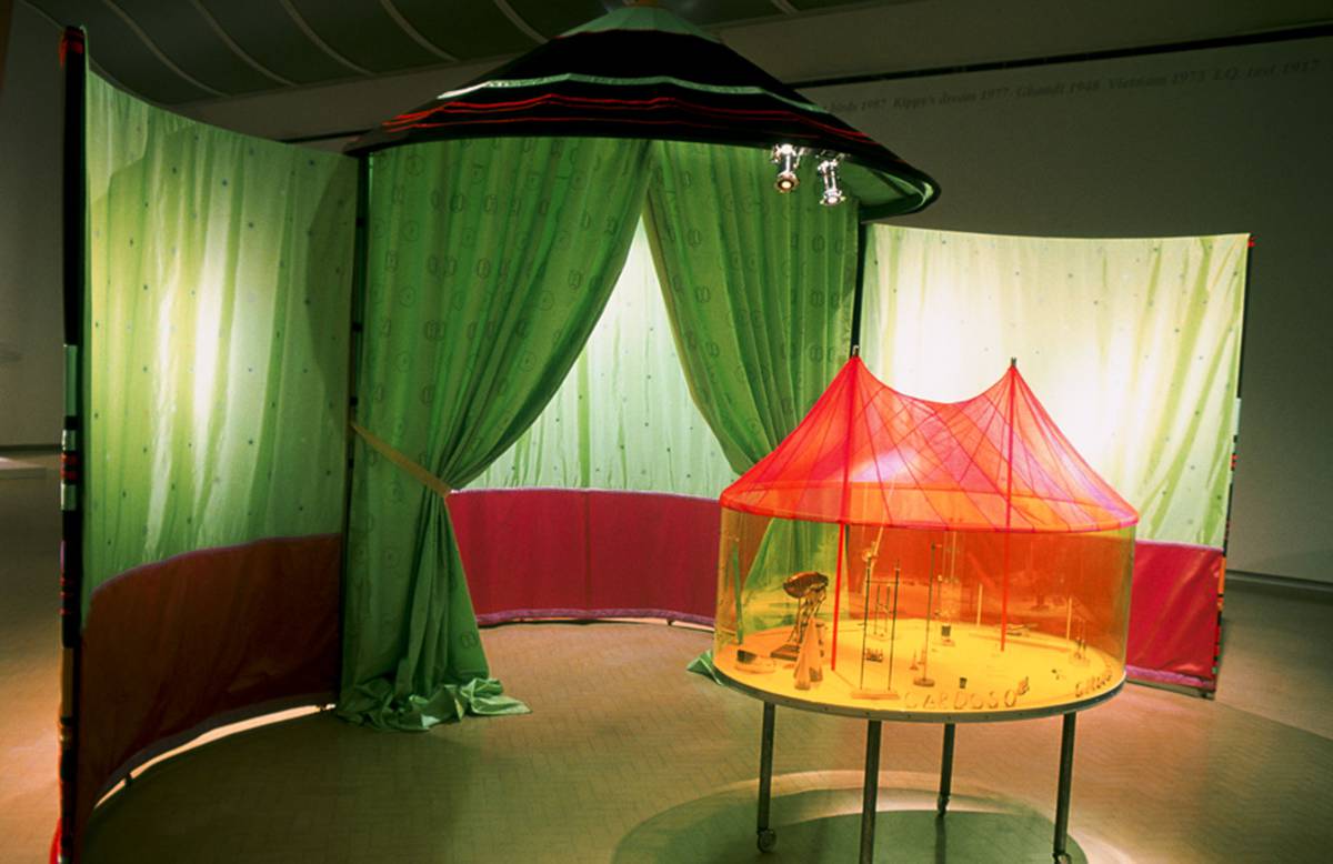 Material World: From Lichtenstein to Viola, 25 Years of The Fabric ...